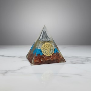 Orgone Pyramid With Sri Yantra Tower | Chakra Balancing Energy ...