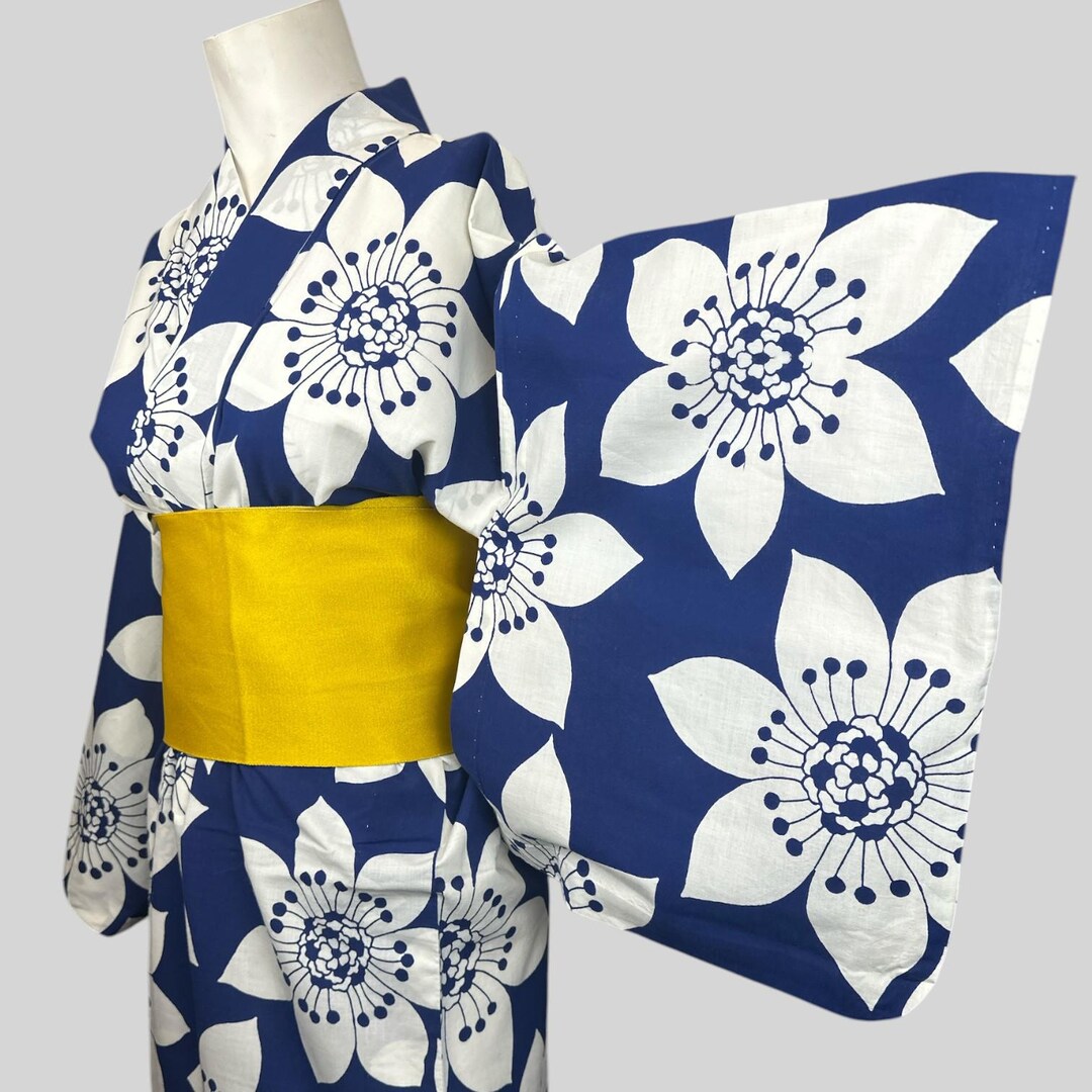 Vintage Retro Yukata Kimono - Breeze Bloom - Etsy