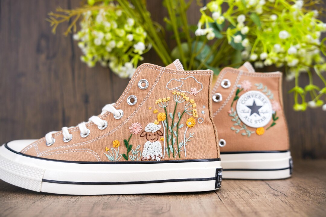 Custom Embroidered Converse High Tops 1970s, Converse Embroidery ...
