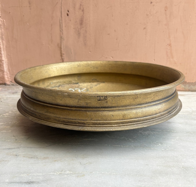 Old Pure Brass Round Urli Bowl, Indian Brass Art, Urli Decor, Ethnic ...