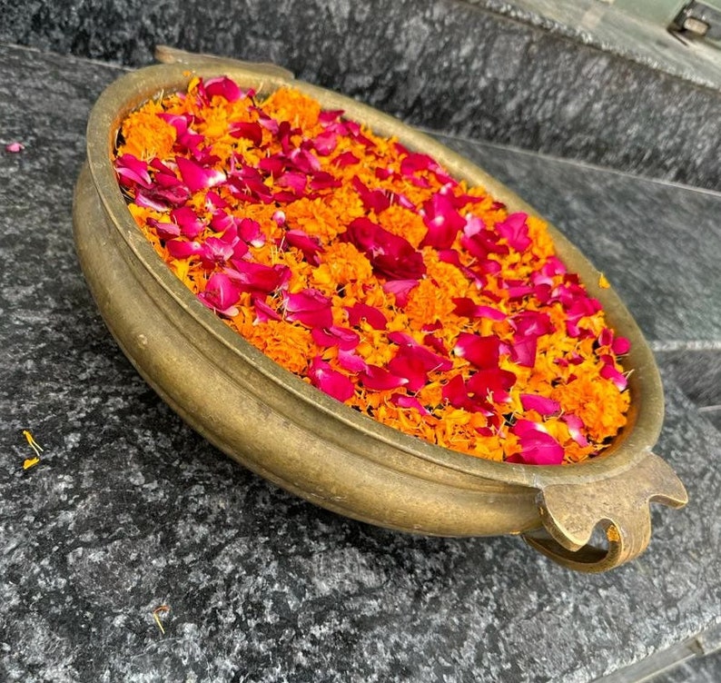 Old Pure Brass Round Urli Bowl, Indian Brass Art, Urli Decor, Ethnic ...