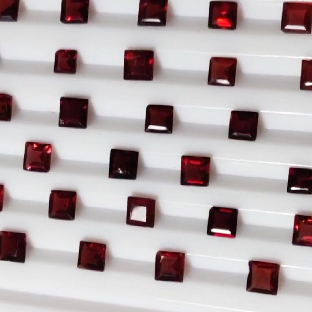 Mozambique Red Garnet Square Prince Cut Size 9 MM Quality Loupe Clean ...