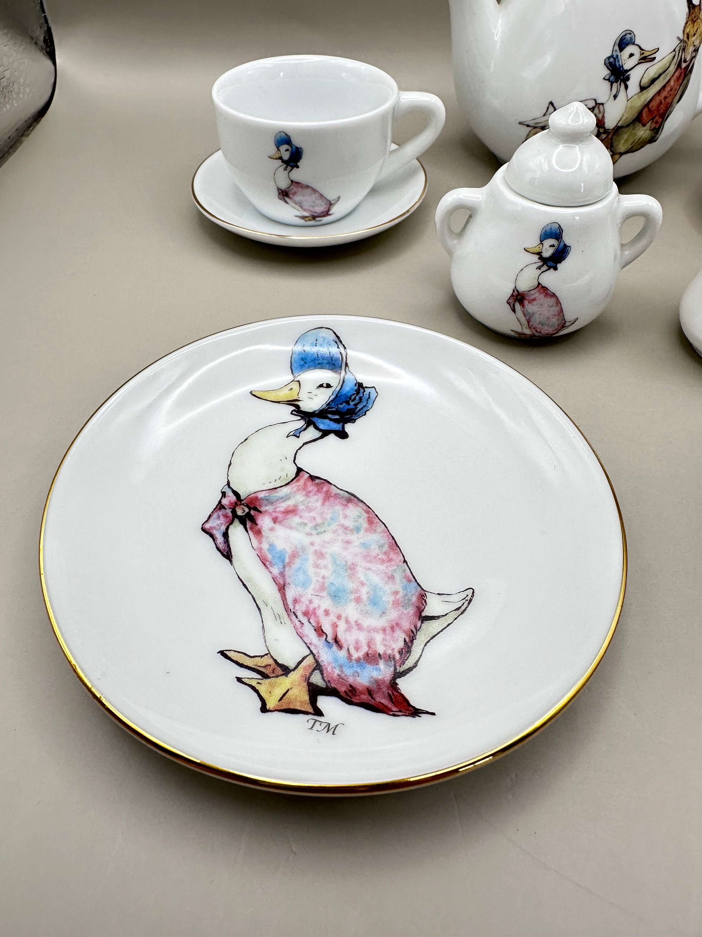World of Beatrix Potter Miniature Tea Set in Leather Case Rare Jemima ...