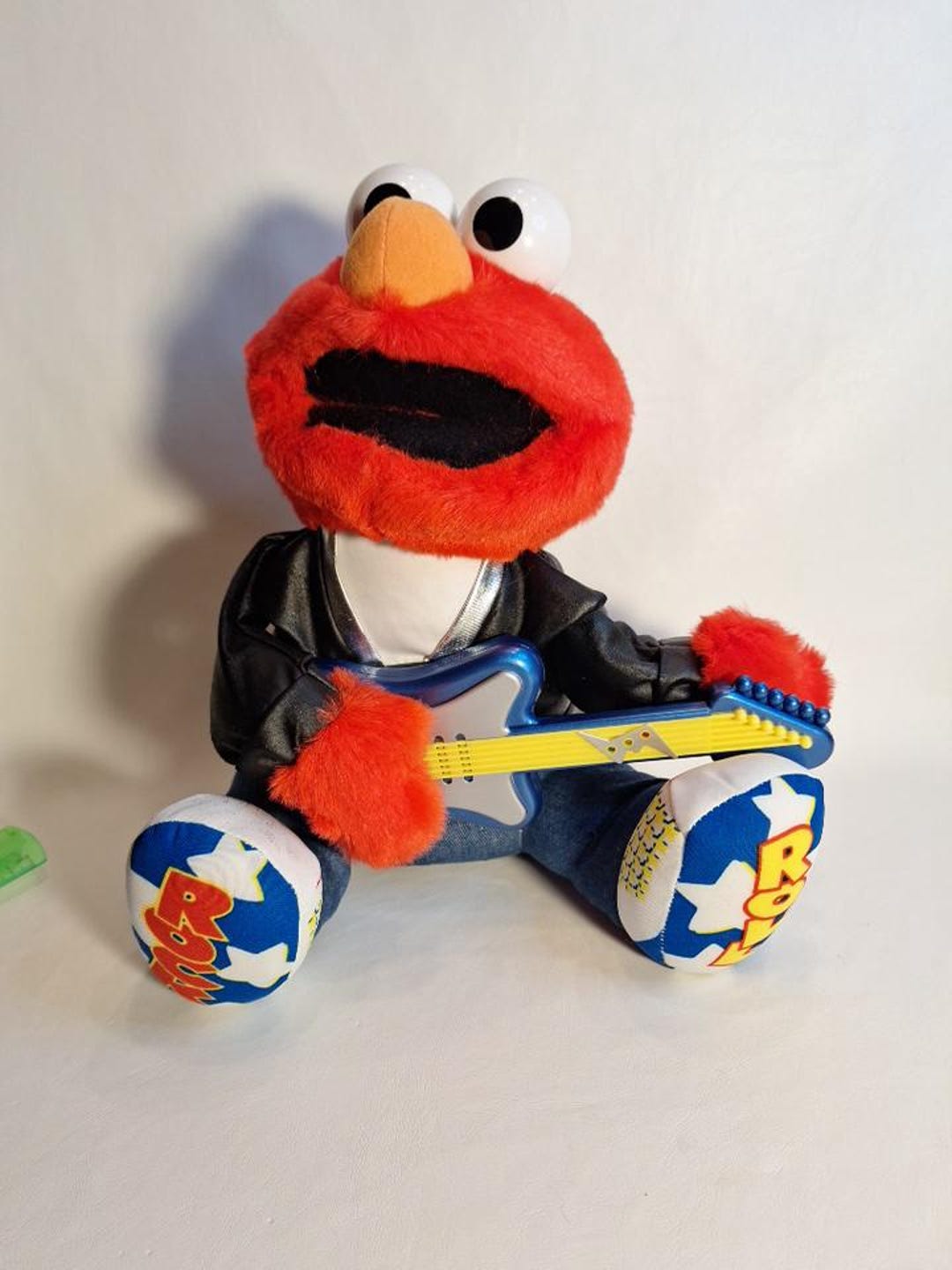 Vintage 1997 Rock N Roll Elmo. Plays Music and Shakes. Not Tested. New ...