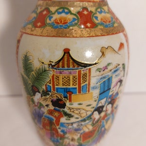 Vintage Japanese Satsuma Vase, Handpainted With Gold Guild - Etsy