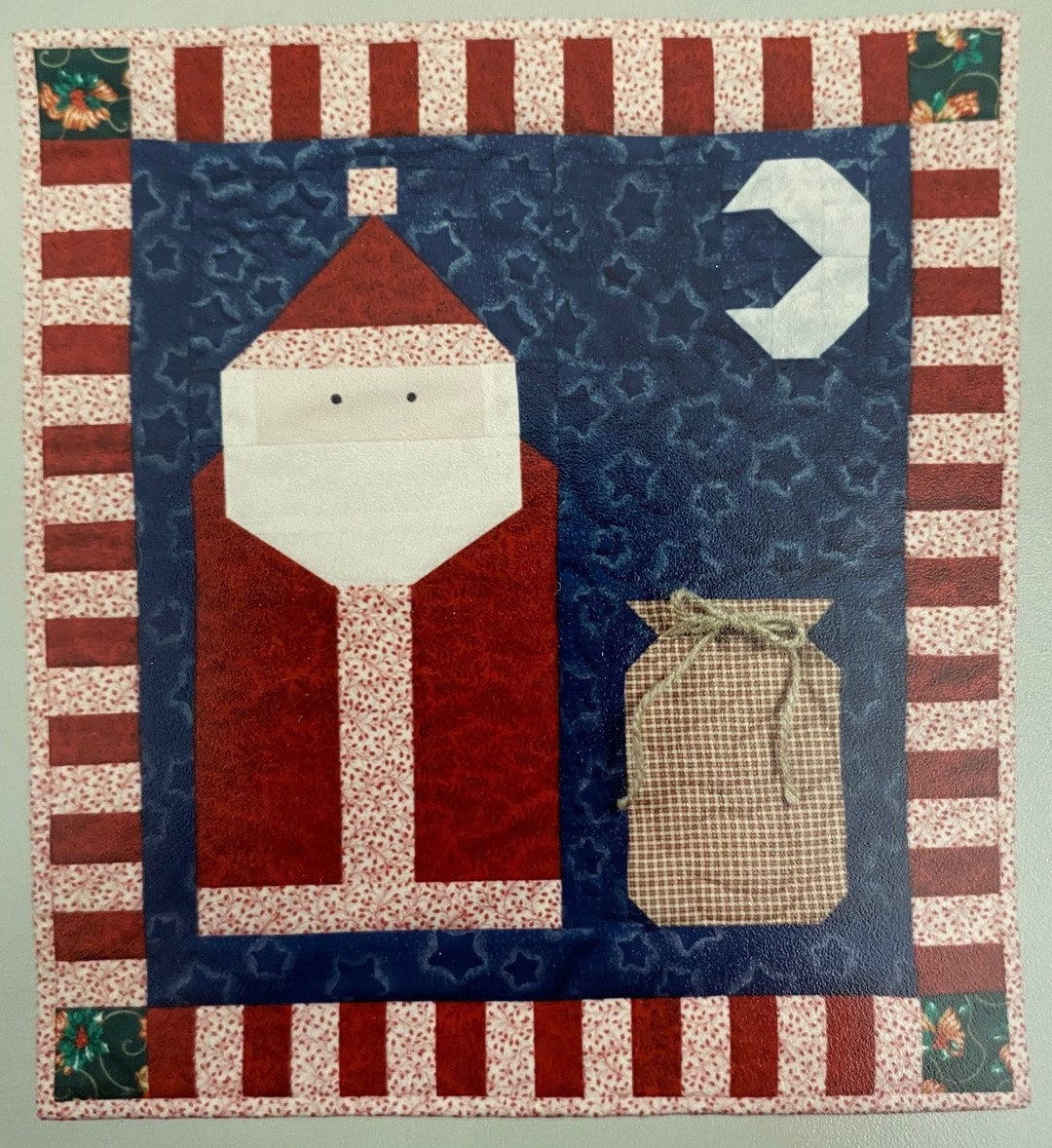 Santa's Night Mini Quilt Pattern: Fabric Wall Hanging (20x22 Inches) - Etsy