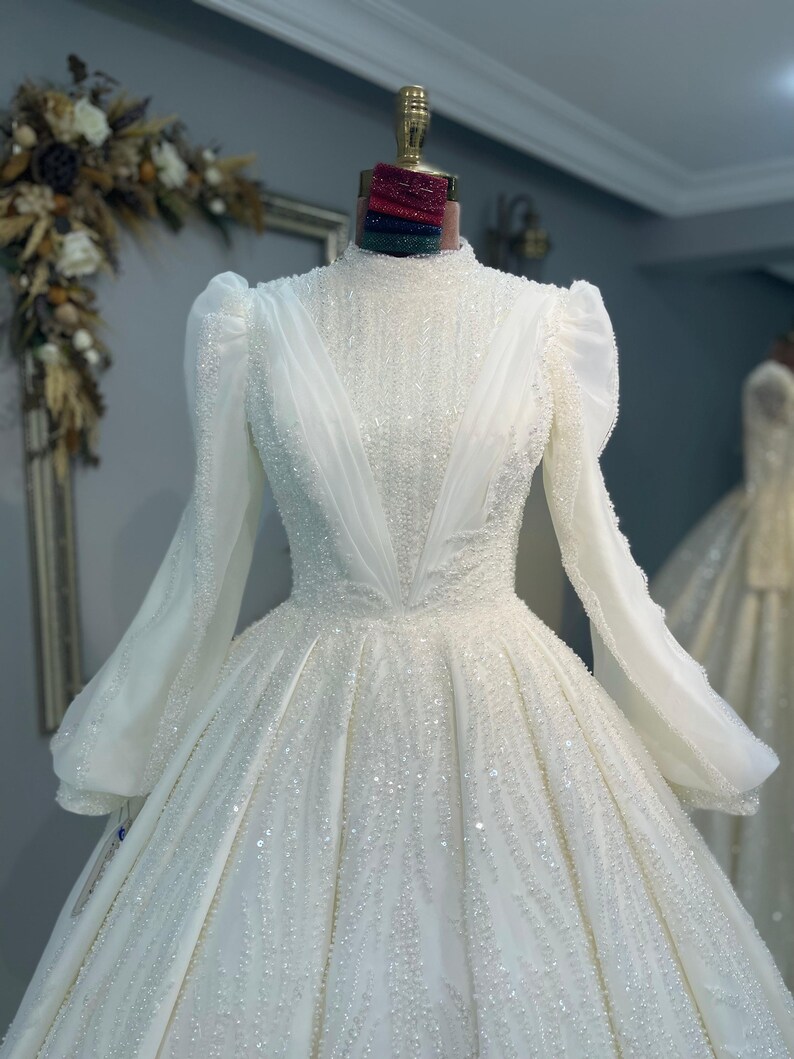 Modest Tulle V Line Ball Wedding Dress High Neckline Hijab Wedding