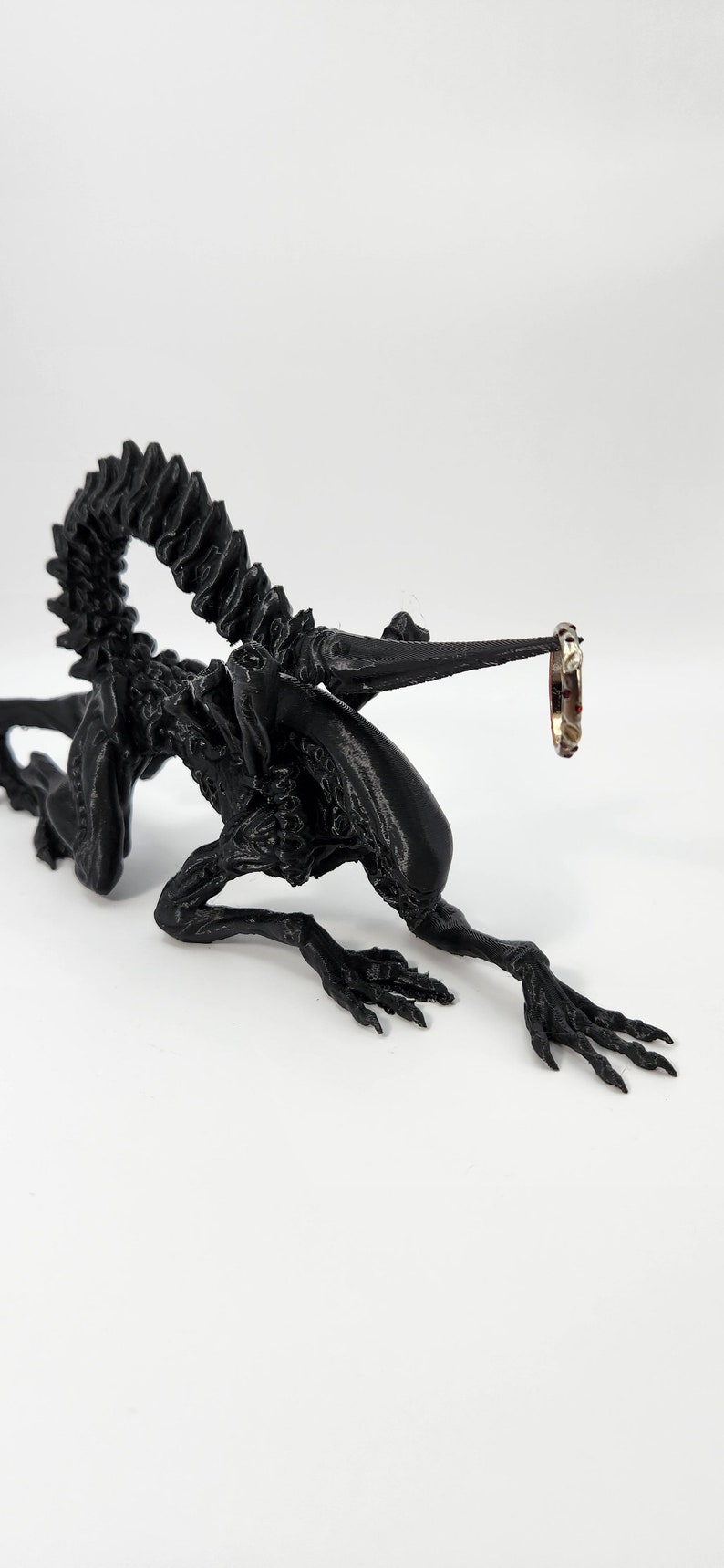 Alien Xenomorph Figurine Glossy Black Ring Stand Jewelry Stand Horror ...