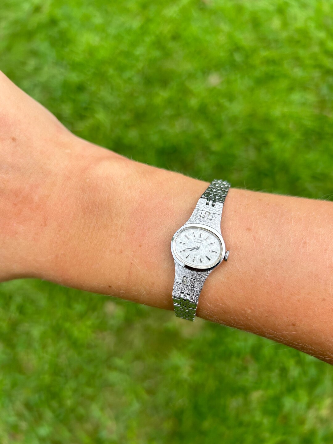 WORKING Vintage Seiko Dainty Silver Watch | 1982 | Elegant Textured ...