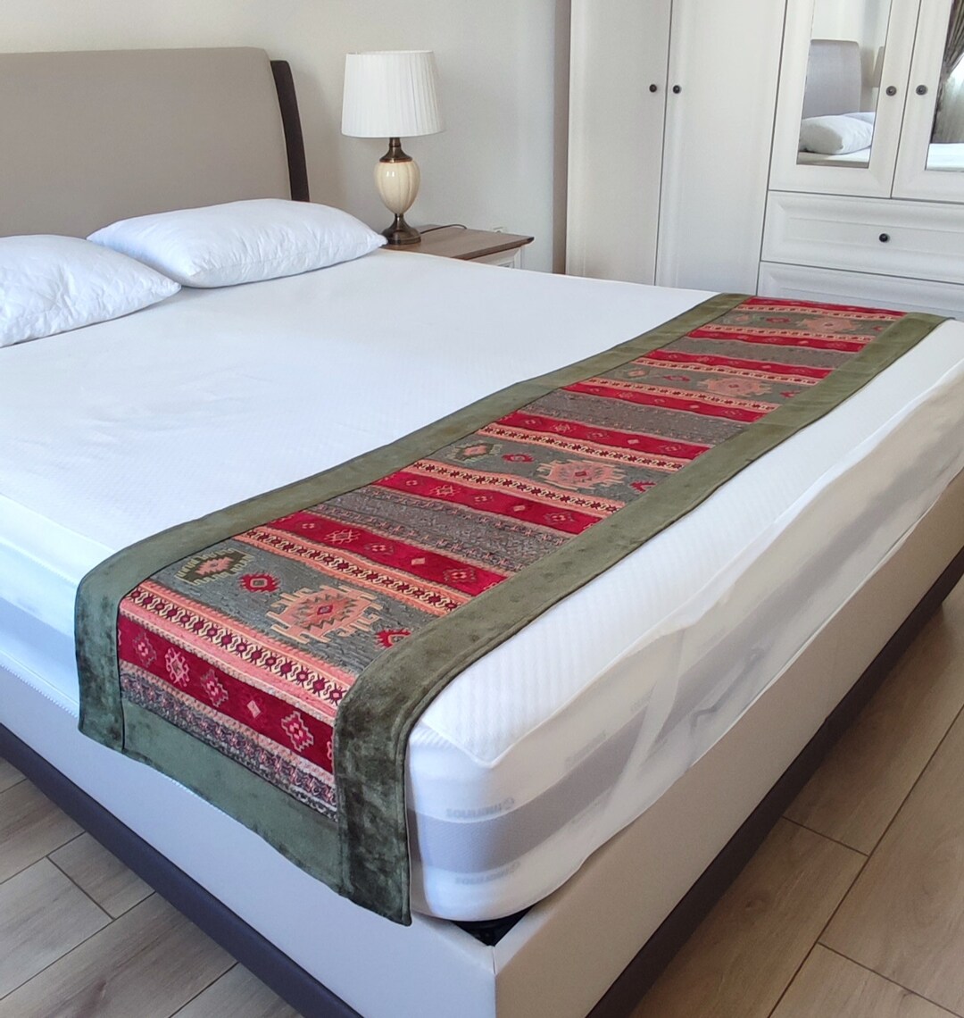 Handmade Bed Runner, Rug Pattern Green & Red Colors 20/78" Inches ...