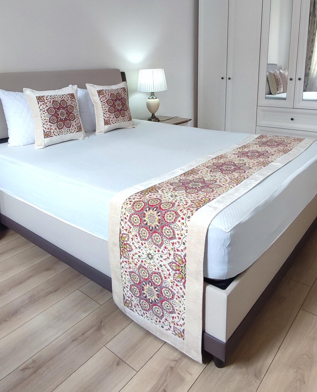 Handmade Medallion Pattern Bed Runner Set: Beige Chenille King Bed ...