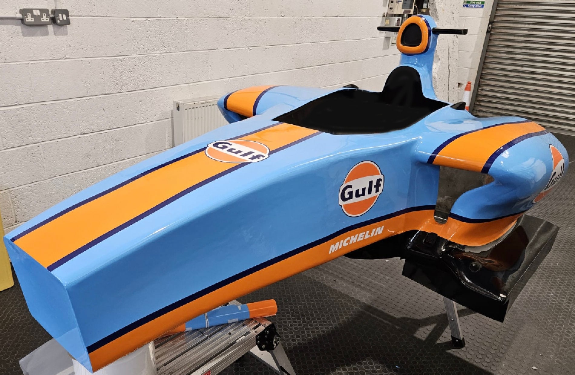 F1 Simulator Tubs, Games, Racing Cars, Formula One, FIA, JPS, Martini ...