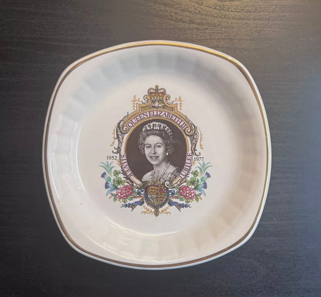 Queen Elizabeth II 1977 Silver Jubilee Trinket Dish~palissy - Etsy
