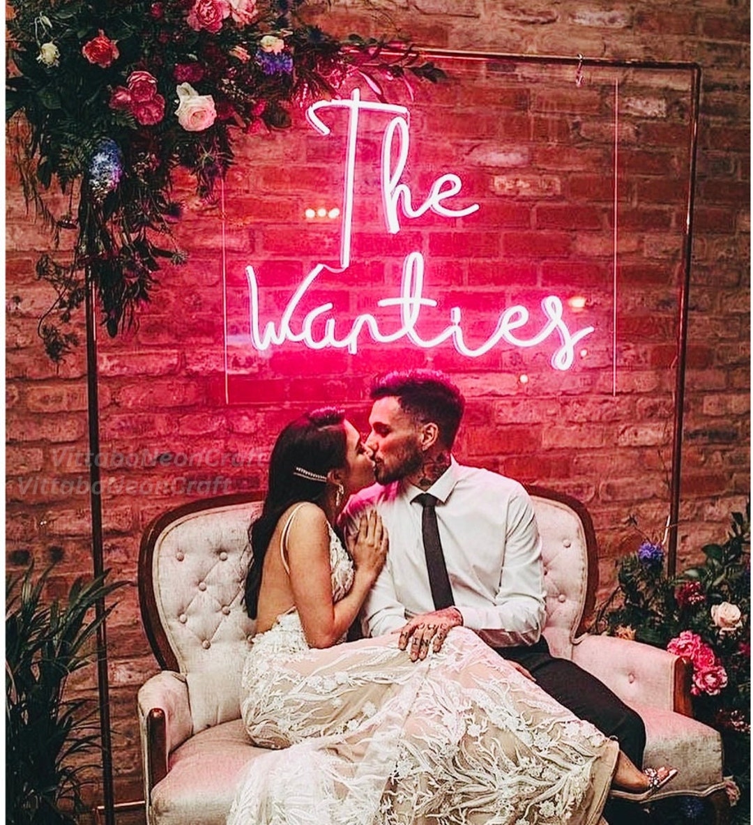 wedding-neon-sign-name-custom-neon-sign-wedding-decor-last-name-sign