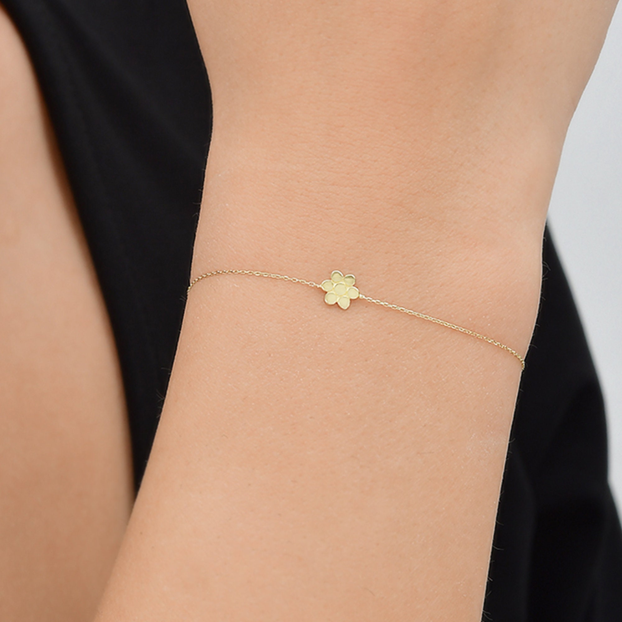 14K Solid Gold Tiny Daisy Flower Bracelet, Minimalist Floral Charm ...