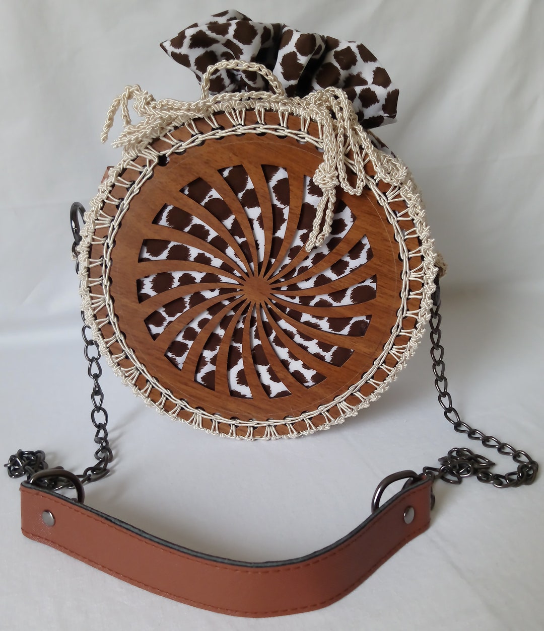 Upcycled Circle Bag: Beige Macrame, Wooden Sides, Chain Strap - Etsy