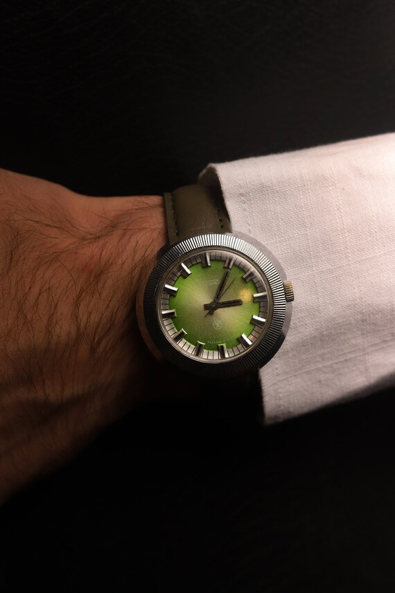 Vintage mechanical soviet watch - Gem
