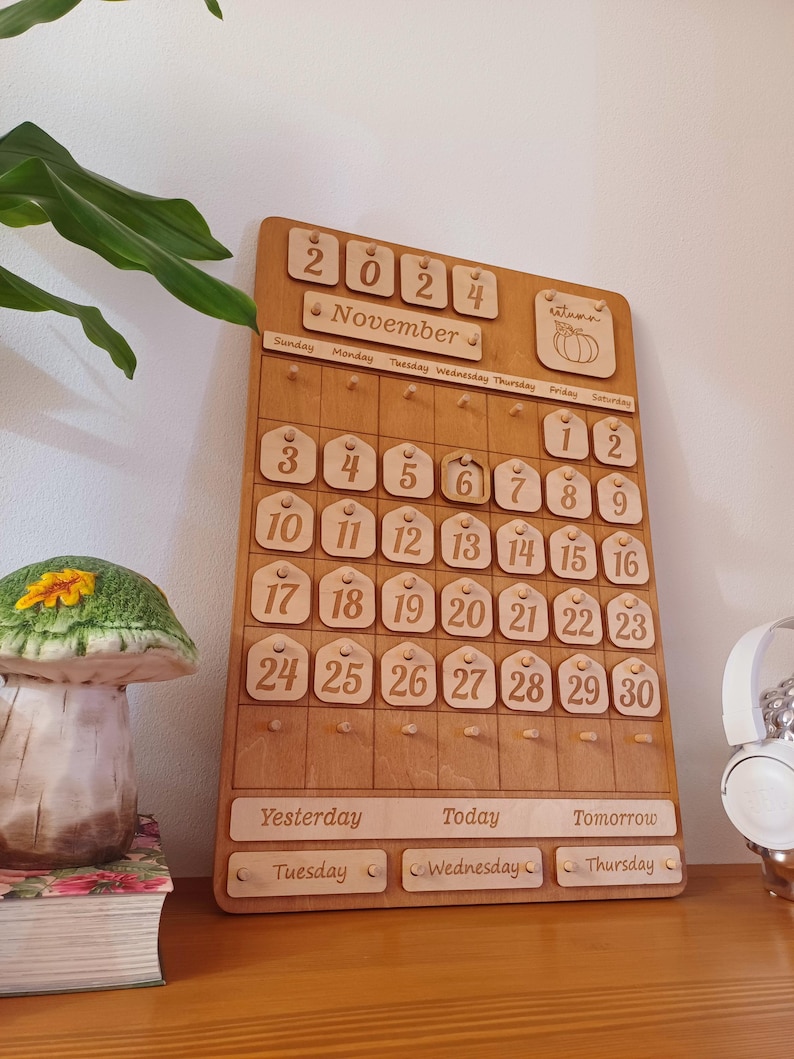 Wooden Montessori Calendar | Daily, Homeschool Classroom Decor Holtz ...