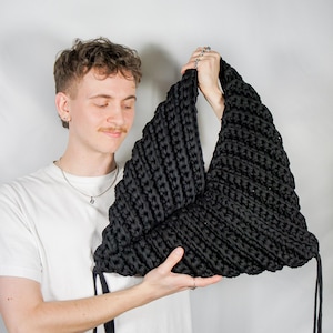 The TRIANGLE Tote Bag Crochet Pattern by LOOSENDS - Etsy