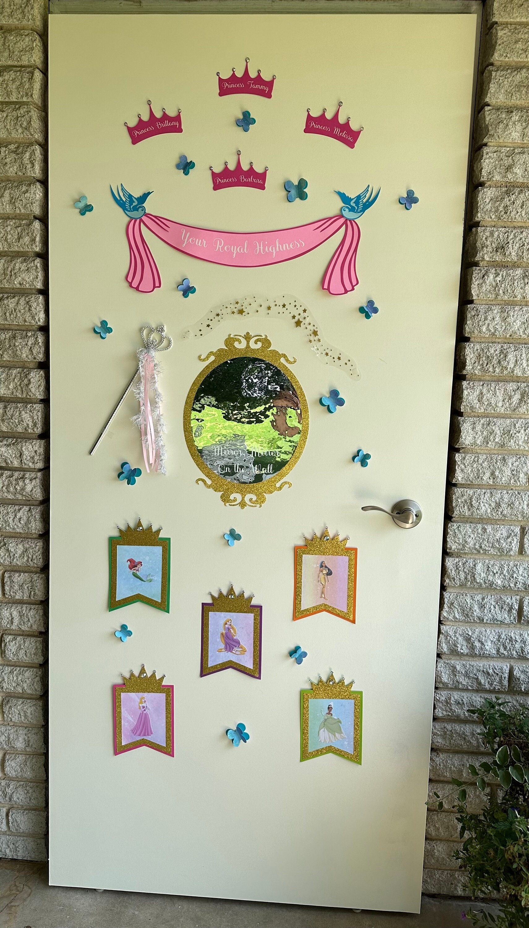 Disney Door | Disney Door Decorations | Disney Window Decorations ...