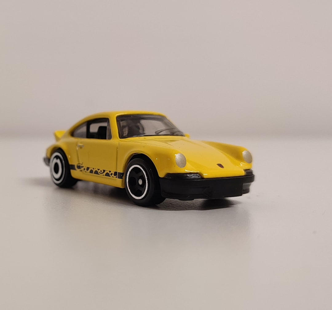 Porsche 911 Carrera RS Toy Car Key Keychain Mini Car Replica Keychain ...