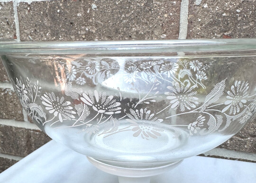 A Vintage PYREX Colonial Mist Clear Mixing Bowl 325 2.5 L, Floral Motif ...