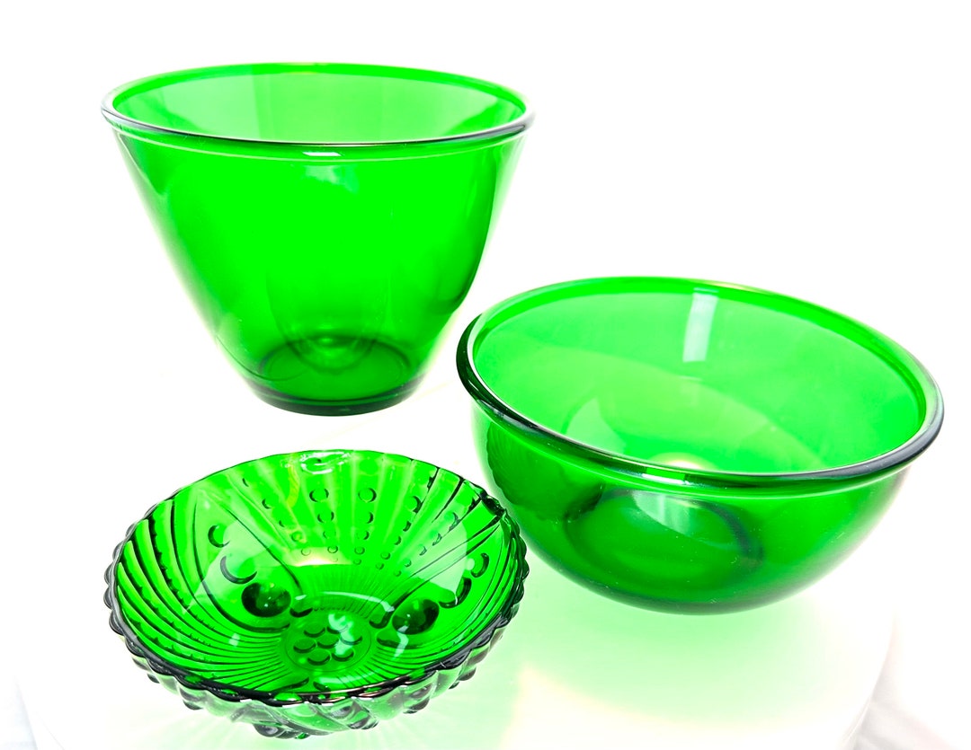 Vintage Small Emerald Green Glass Bowls, Set of 3 - Etsy