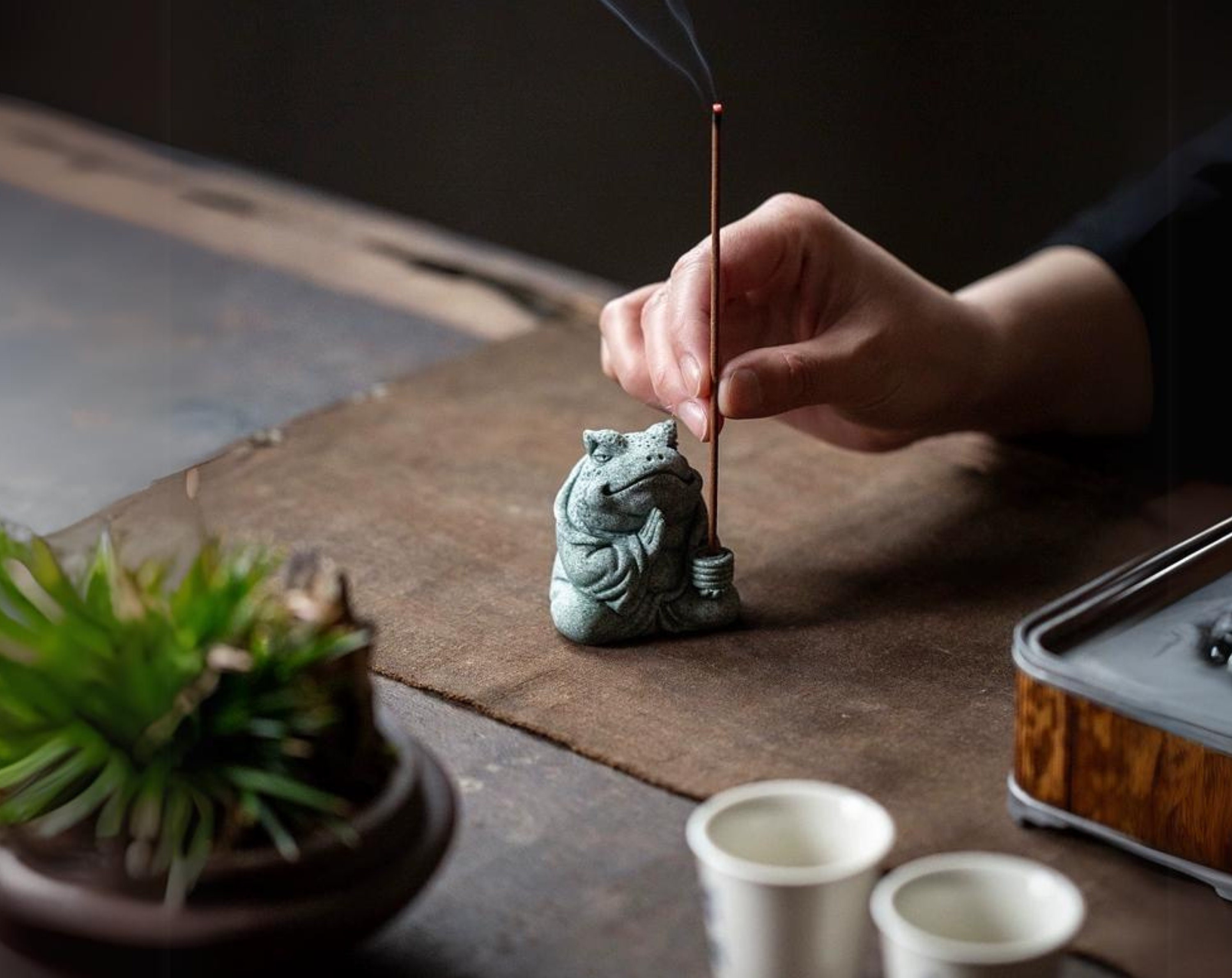 Incense Holding Frog Sculpture Insense Holder Zen Decor Garden Ornament ...