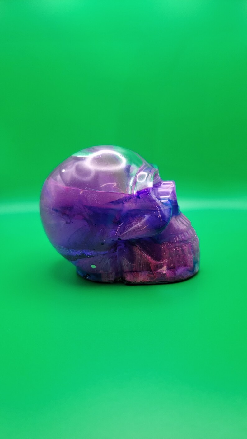 Resin Skull- Liquid Core- Epoxy Skull Shaker- Skull Snow Globe - Etsy