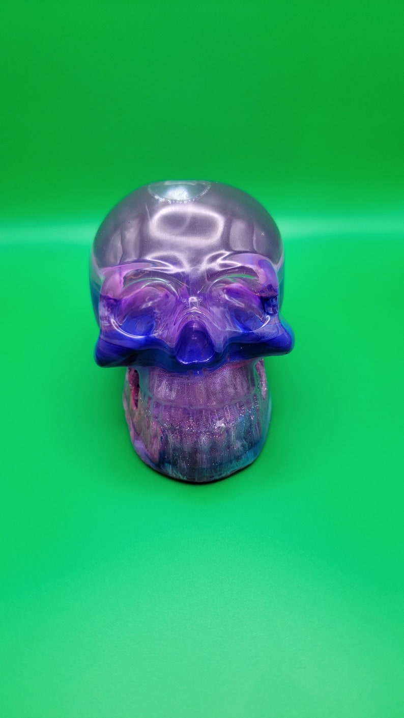 Resin Skull- Liquid Core- Epoxy Skull Shaker- Skull Snow Globe - Etsy