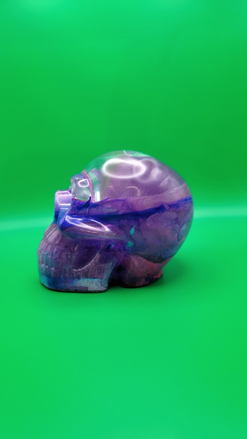 Resin Skull- Liquid Core- Epoxy Skull Shaker- Skull Snow Globe - Etsy
