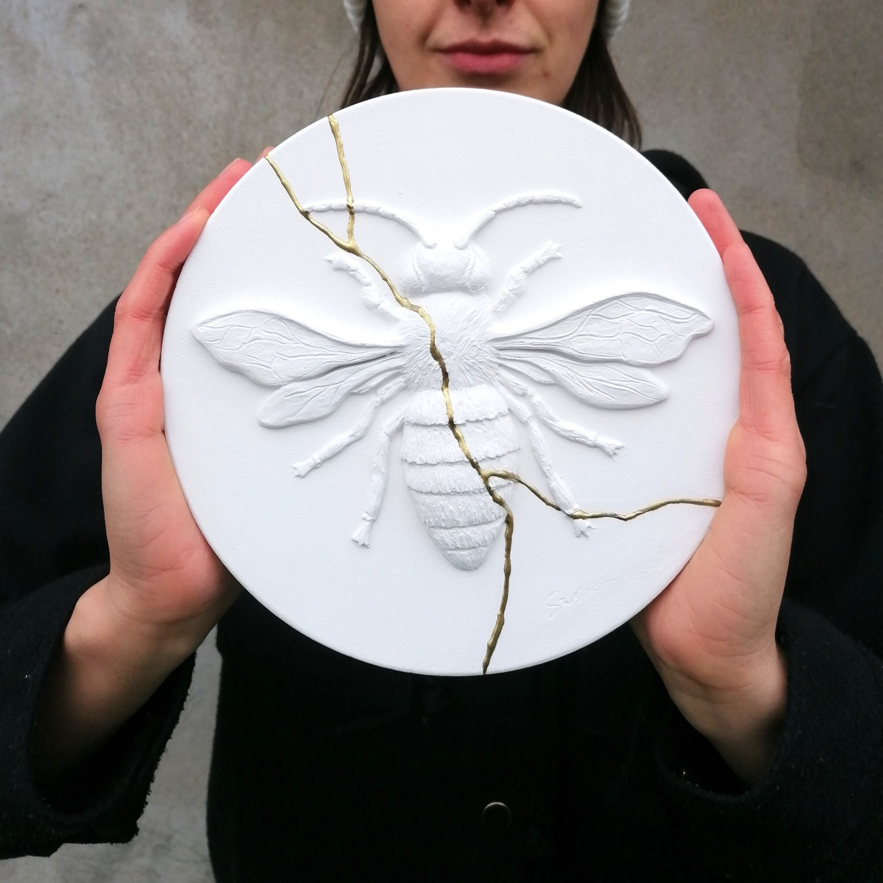 Honey Bee Plaster Decorative Round Tile/ Gypsum Bass Relief/ Kintsugi ...