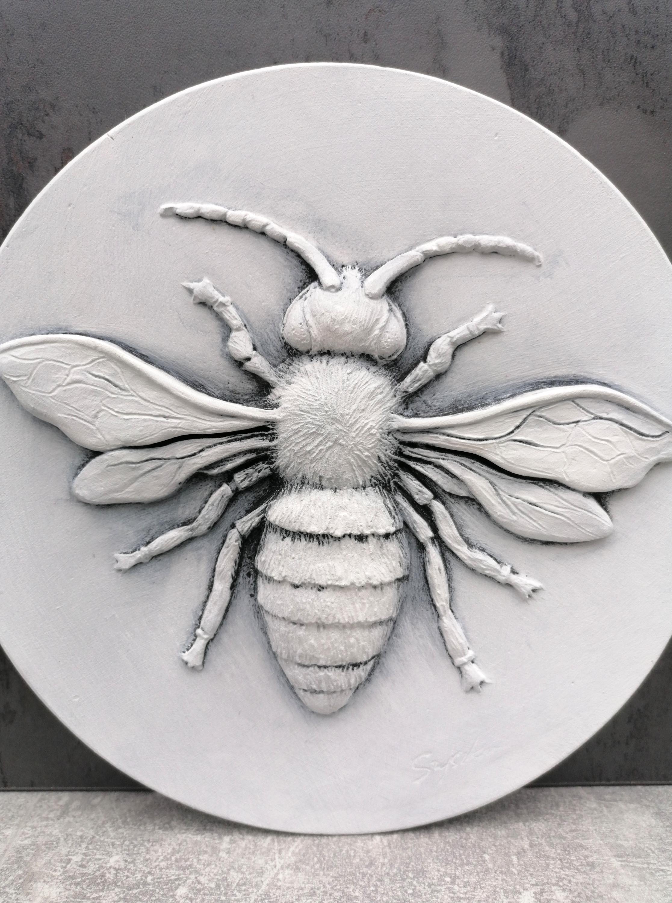White and Black Honey Bee Plaster Decorative Round Tile/ Gypsum Bass ...