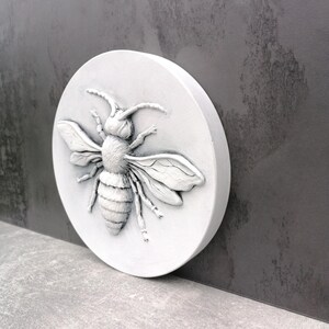 White and Black Honey Bee Plaster Decorative Round Tile/ Gypsum Bass ...