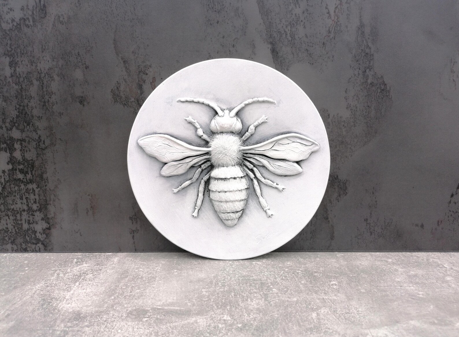 White and Black Honey Bee Plaster Decorative Round Tile/ Gypsum Bass ...