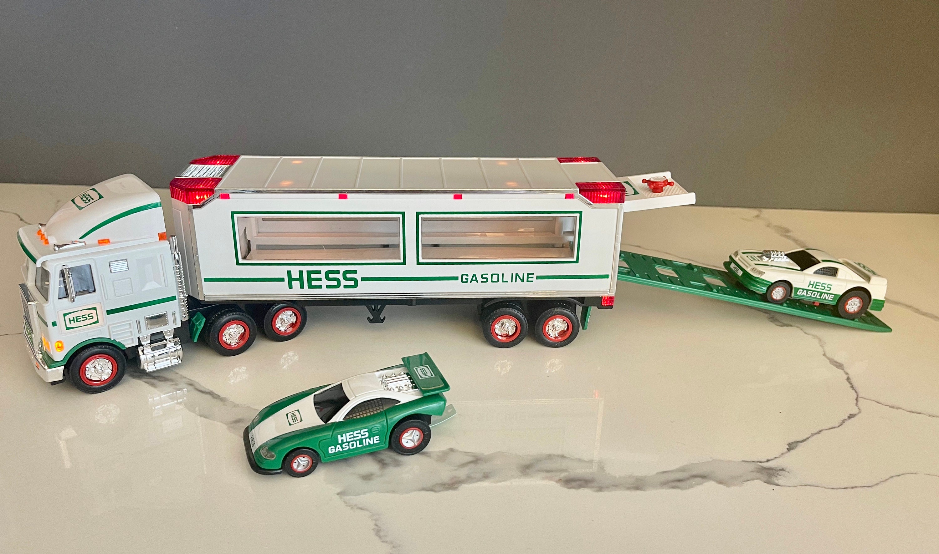Vintage 1997 Hess 18-wheeler Truck With Racers, Working Lights - Etsy