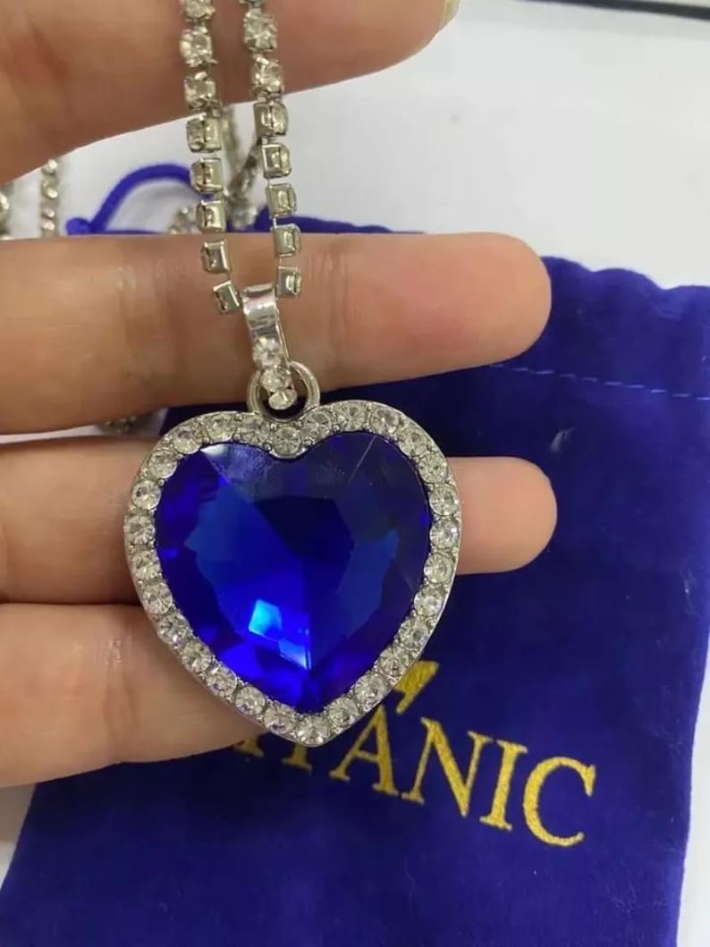 Titanic Heart of the Ocean Pendant Necklace With Velvet Pouch - Nice ...