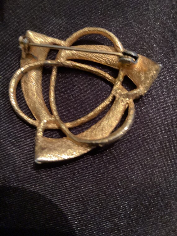 Vintage Swirl Brushed Gold Brooch - Gem