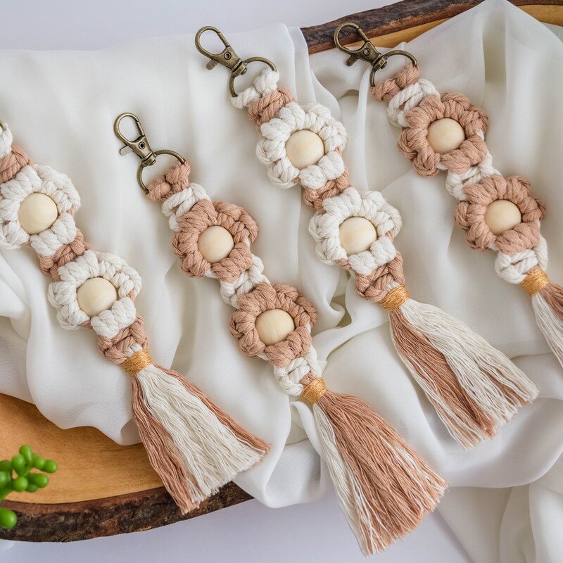 Daisy Keychain - Etsy