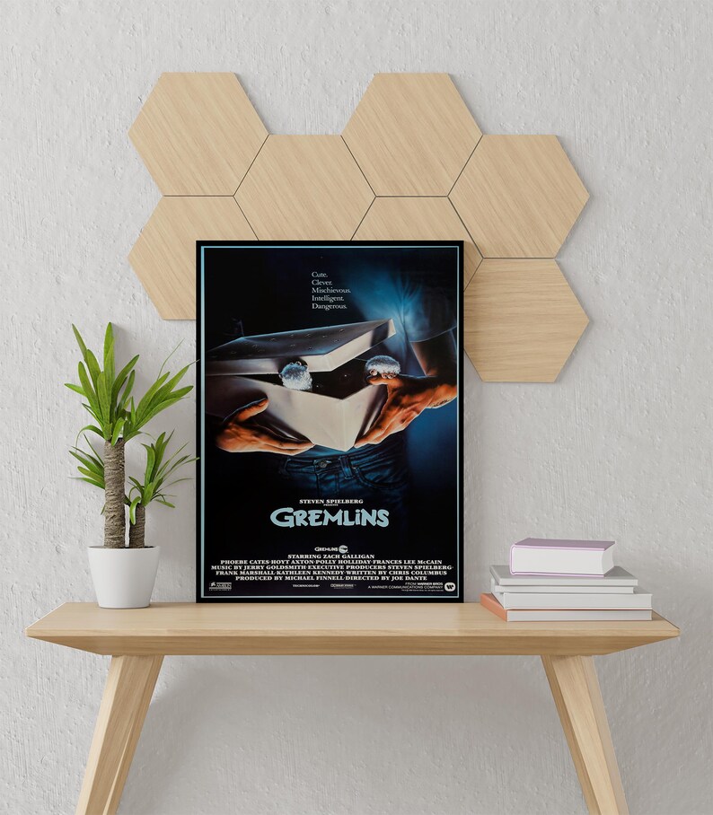 Gremlins Movie Poster | Minimalist Vintage Art Print - Etsy