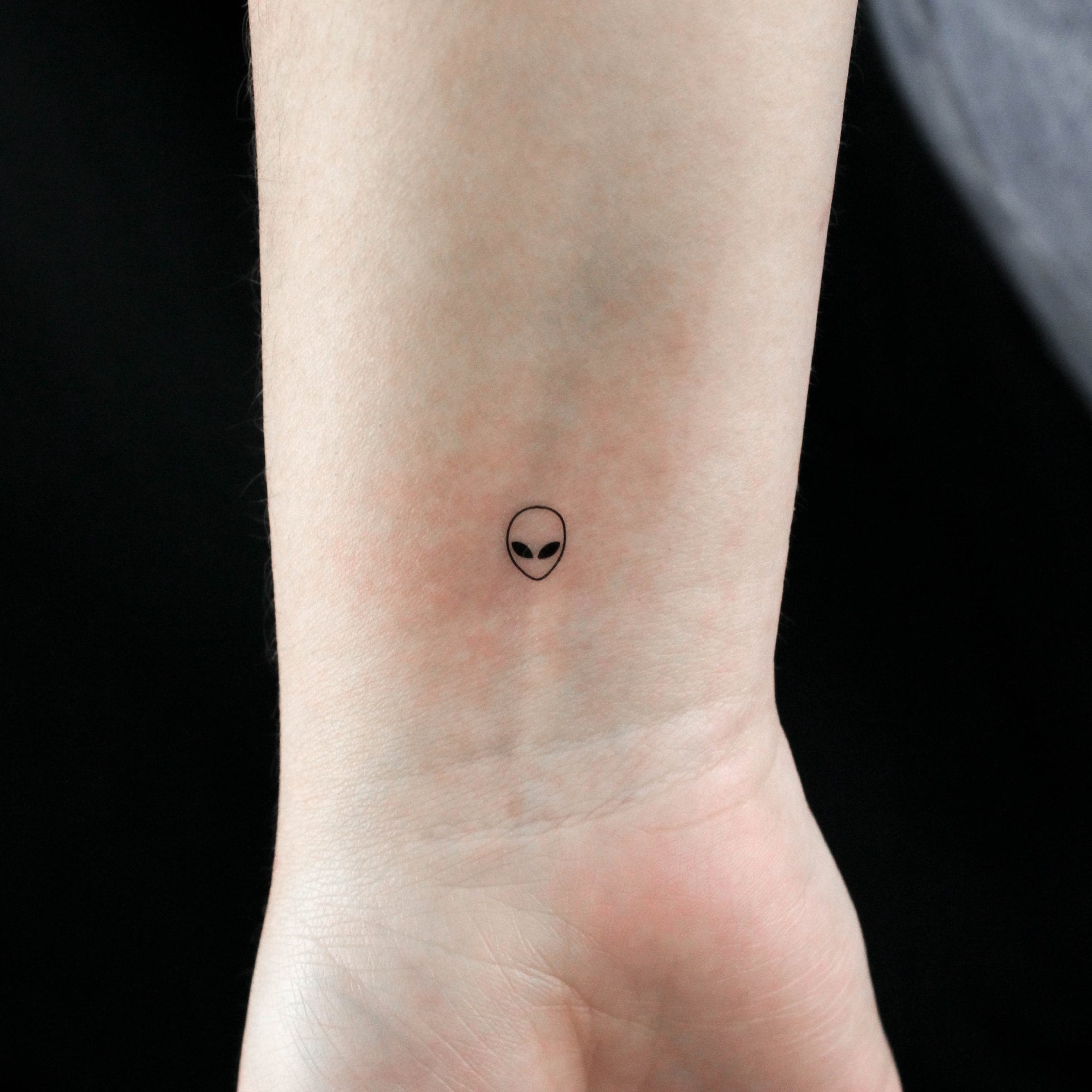 Tatuaje De Contorno De Cabeza Alienígena