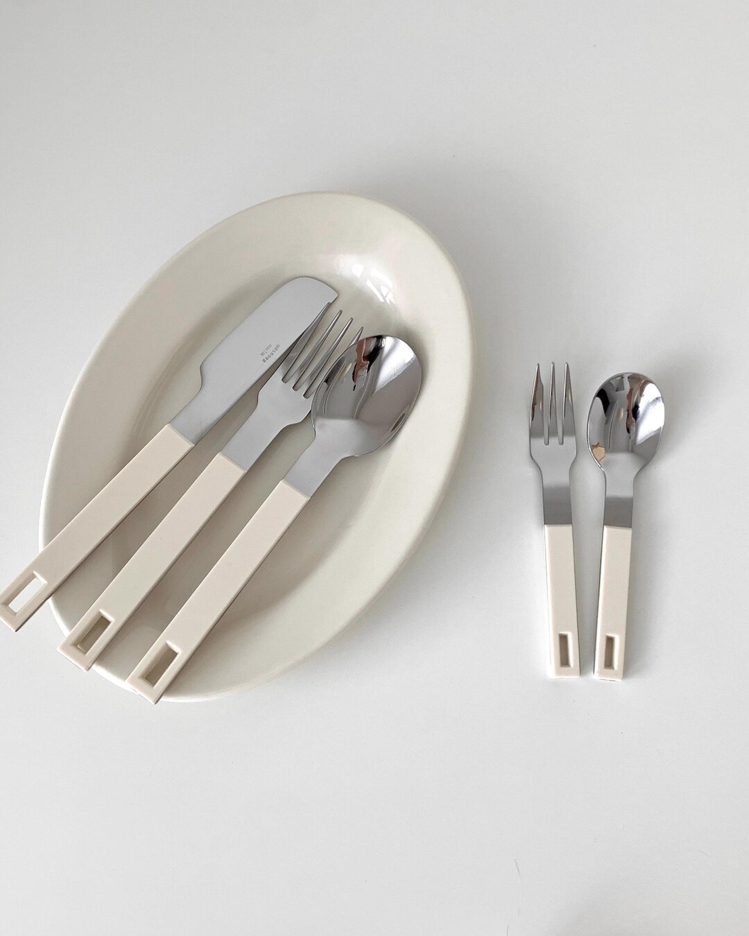 10 Piece Retro Vintage Beige Flatware Set - Etsy