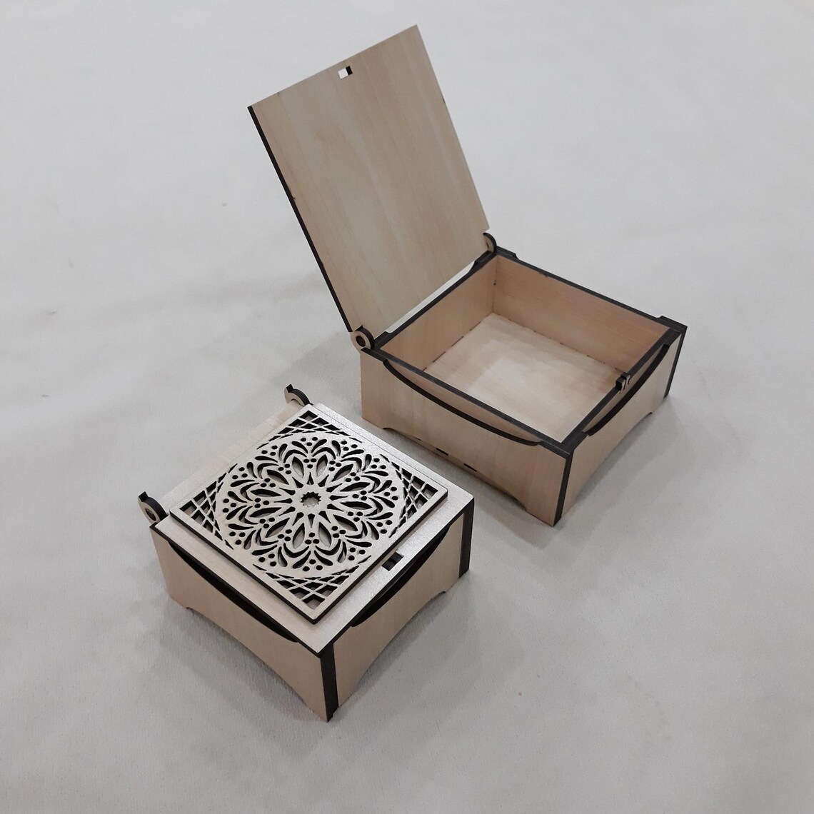 Laser Cut Wooden Gift Box With Flapping Lid in 2 Different Size, 3mm 1 ...