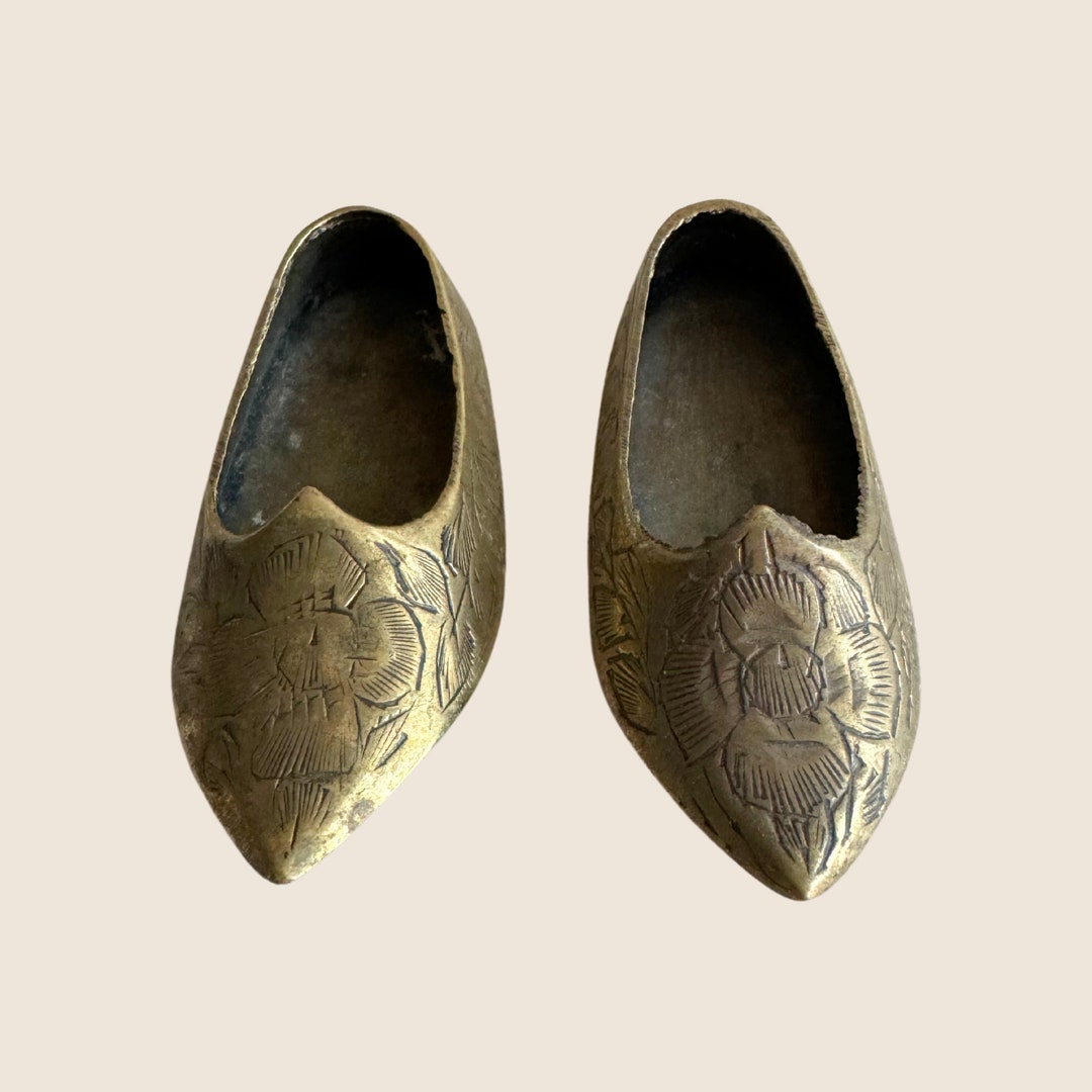 Vintage Set of 2 Etched Brass Indian Slipper Shoes Trinket/ring Dish or ...