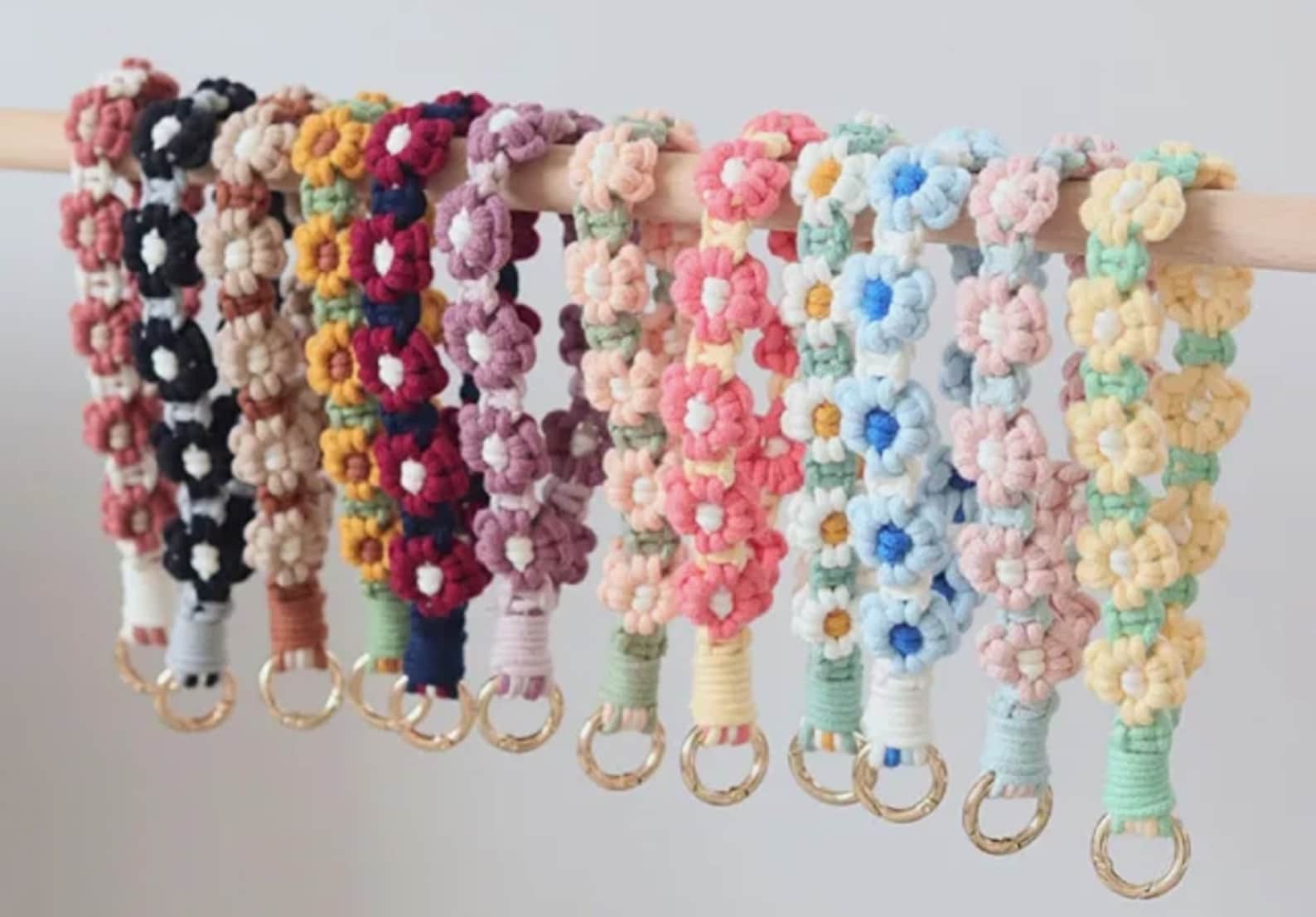 Daisy Wristlet--daisy Keychain--macrame Flower Keychain--macrame ...