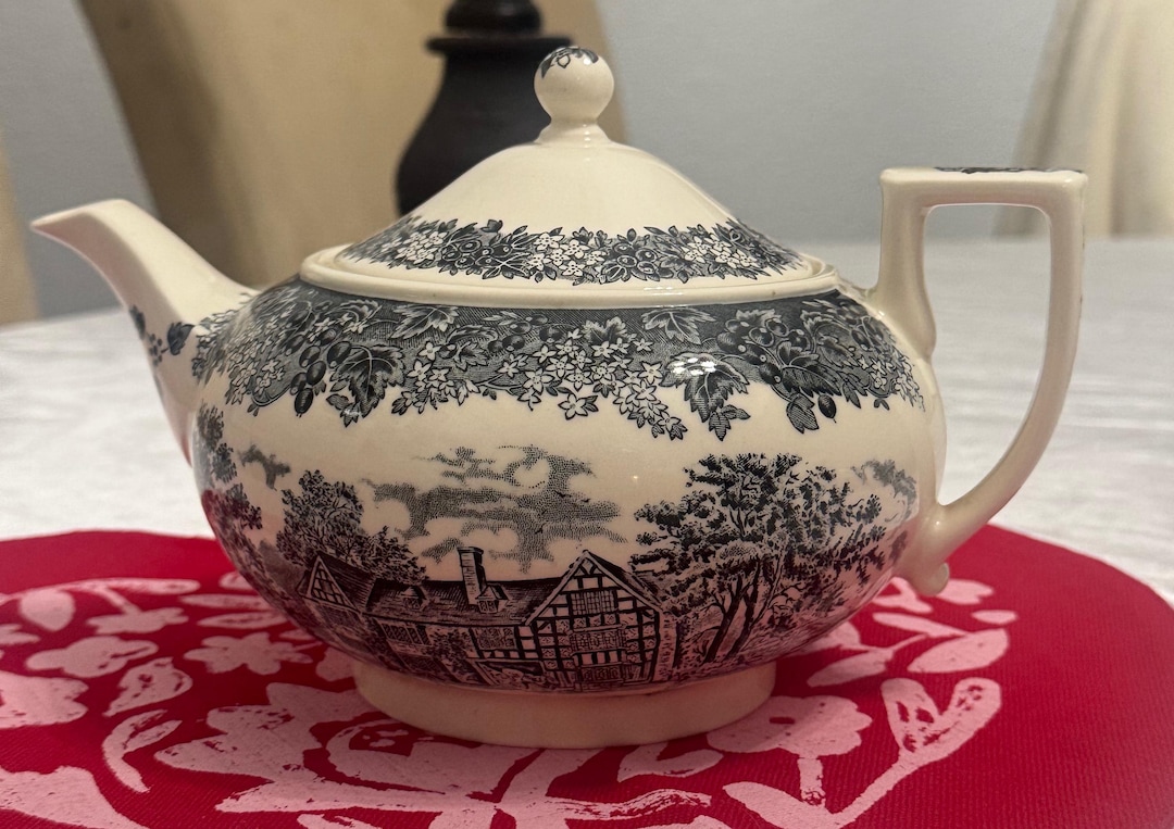 Vintage Wedgwood Teapot – Queens Ware White Swan Black & White Damask ...