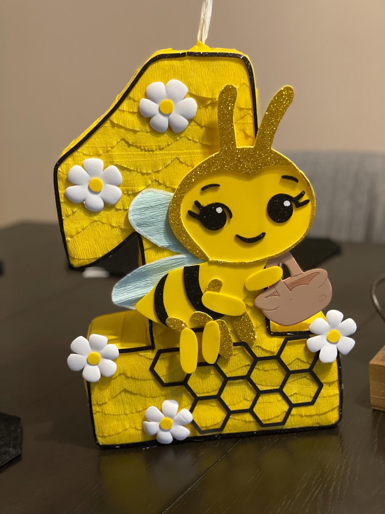 Mini Piñata Número 1/ Abejita - Etsy