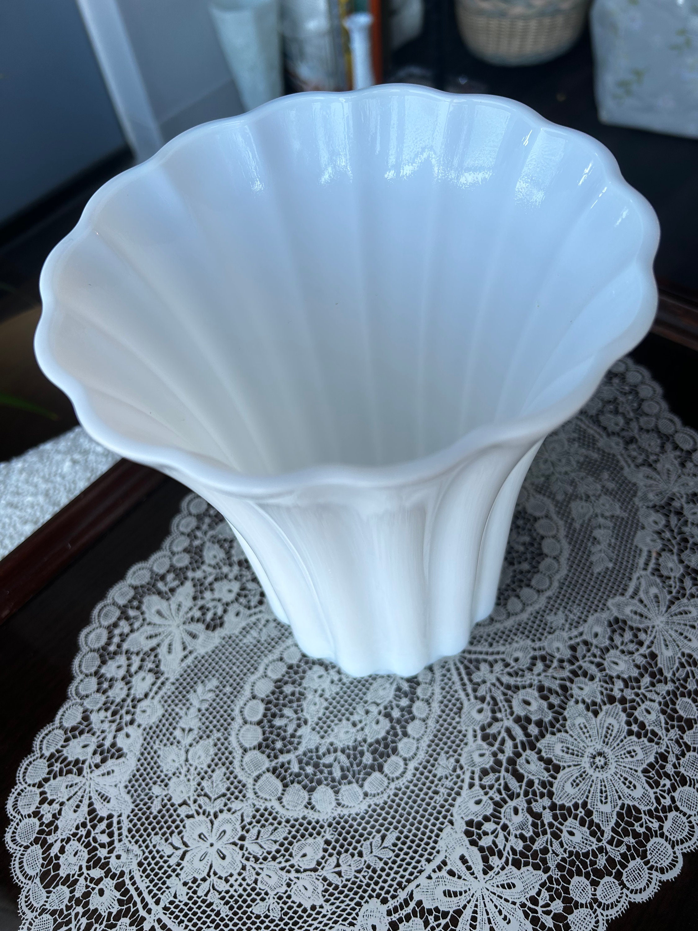 Large Vintage MCM Milk Glass Fluted Ribbed Design Flower Vase Scalloped ...