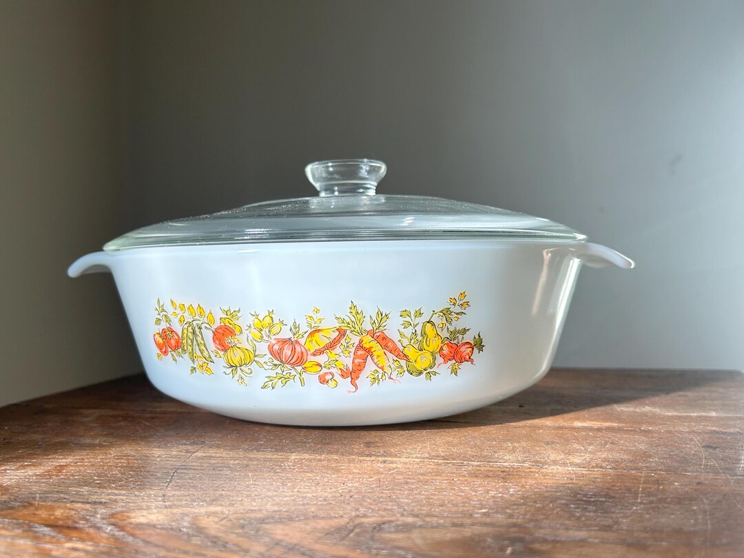 Vintage Fire King 8.5” Round Casserole Ovenware Dish With Glass Lid ...