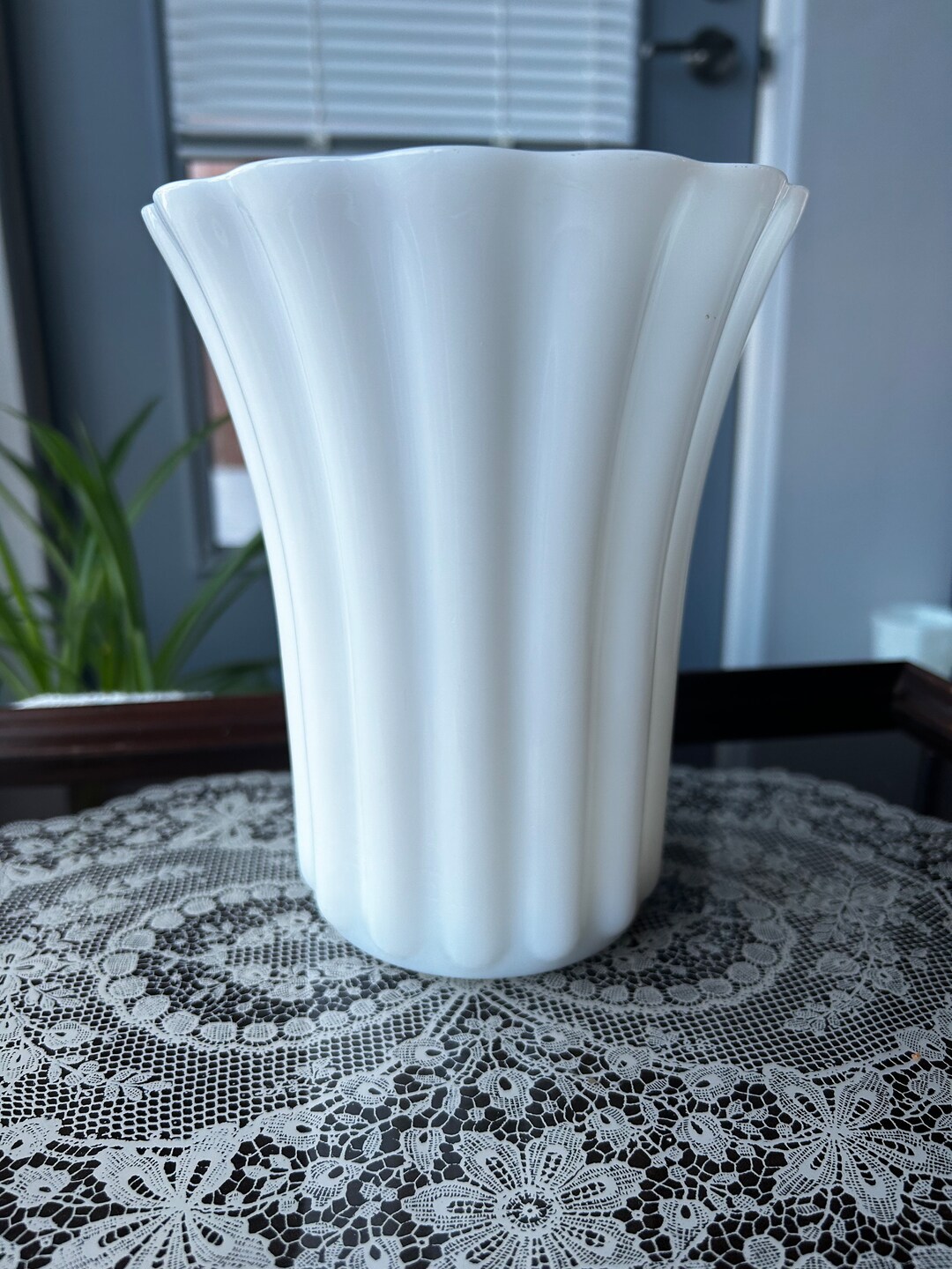 Large Vintage MCM Milk Glass Fluted Ribbed Design Flower Vase Scalloped ...